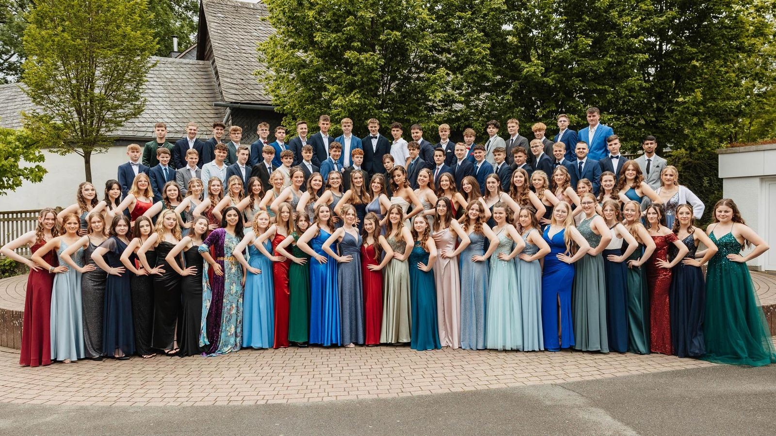 Hier sind die 95 Abschlussschüler der Marienschule Brilon