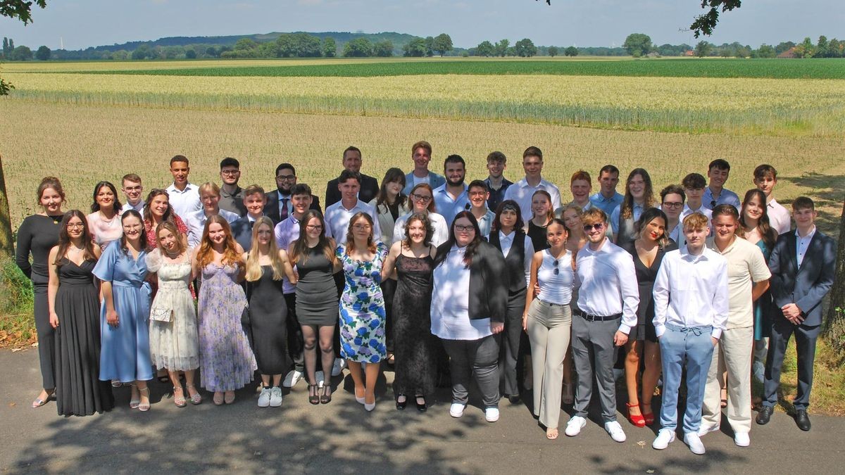 Neukirchen-Vluyn: Das sind die Abiturienten 2024 - mit Fotos