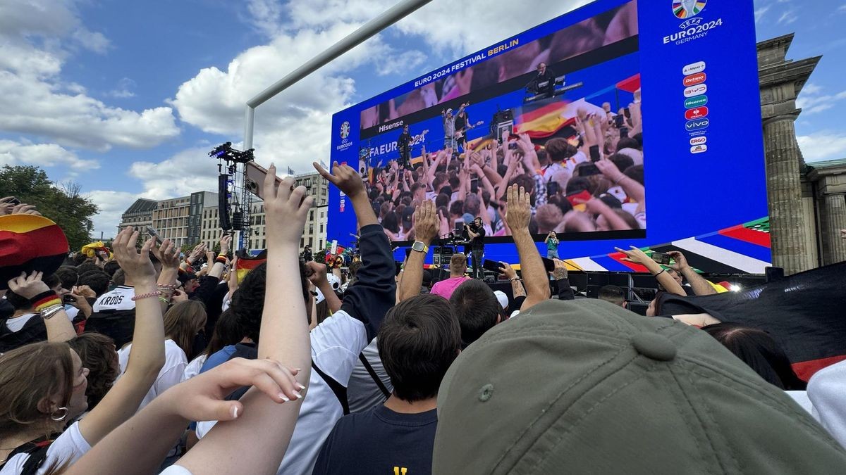 Fußball-EM 2024: Fan Zone – Die schönsten Bilder vom Spiel Deutschland ...