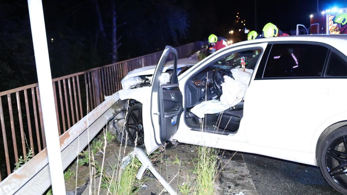 Drei Personen bei schwerem Autounfall in Lebenstedt verletzt