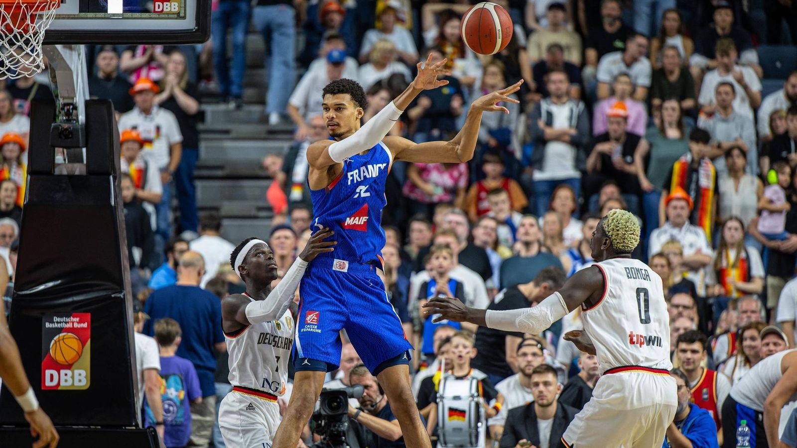 Hingucker bei DBB-Pleite: Dennis Schröder und der Außerirdische