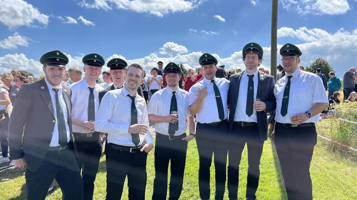 Vogelschießen in Meerhof: Ein Highlight in 30 tollen Bildern