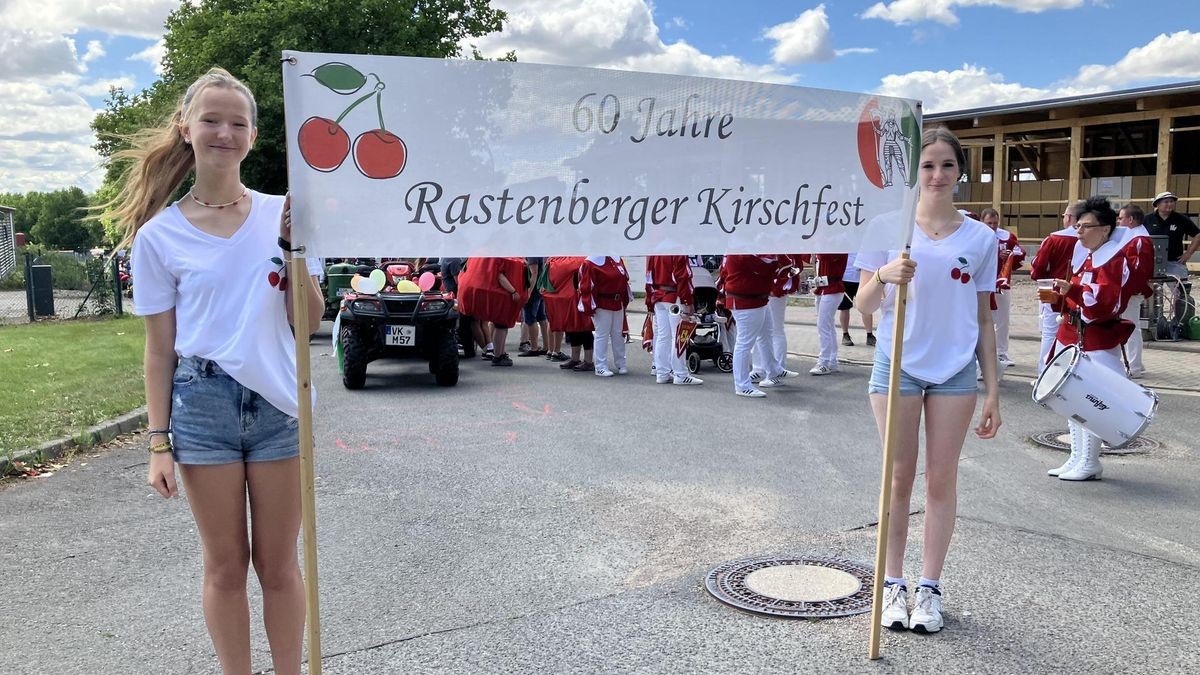 Rauschendes Kirschfest mit Krönung und Festumzug in Rastenberg
