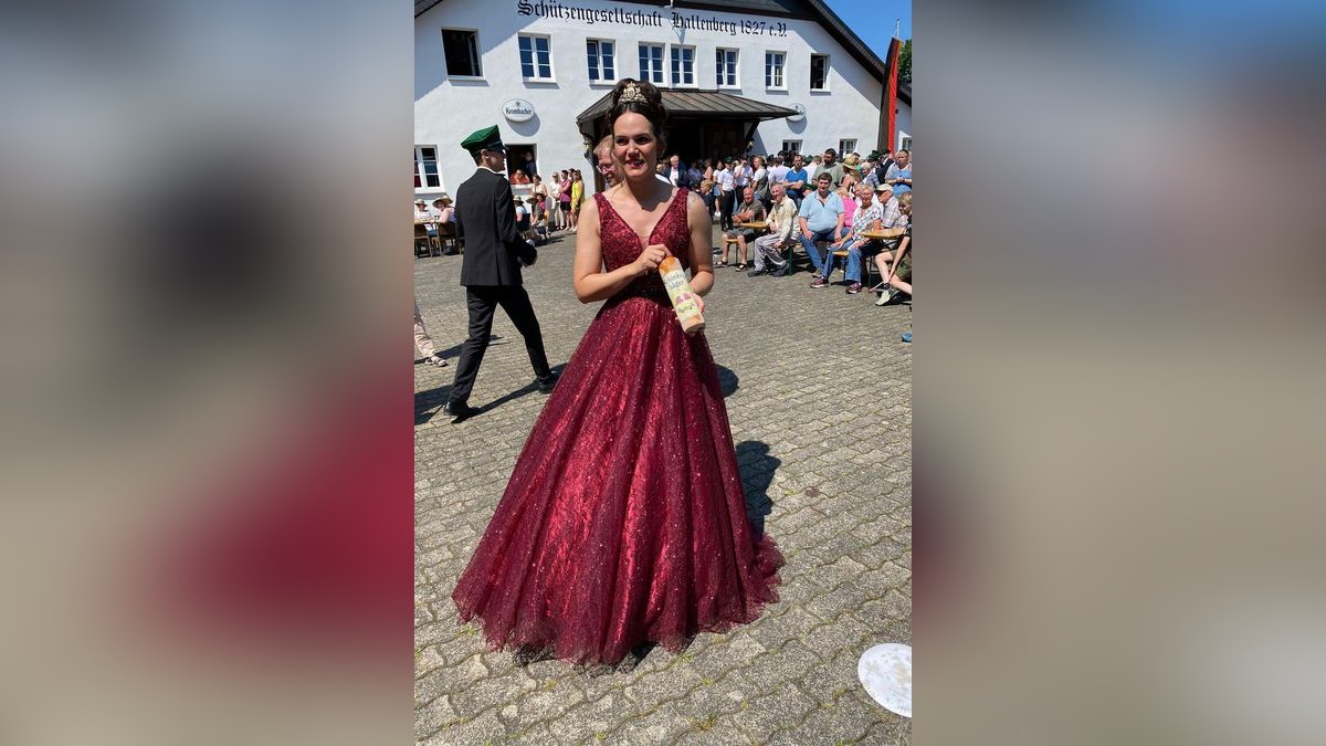 Neuer König in Hallenberg: Die Bilder vom Vogelschießen