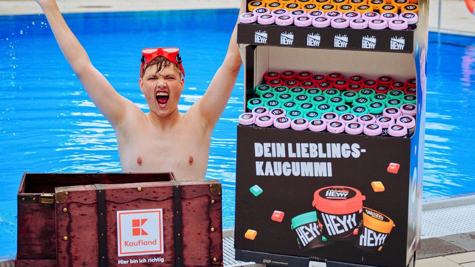 Freibad-Challenge: So bringt YouTuber HeyMoritz die HEYYY Gums "Exotic ...