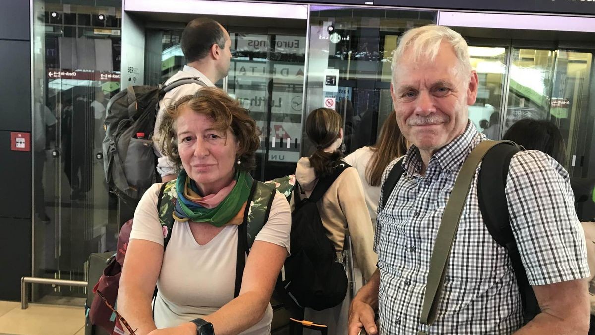 IT-Ausfall am BER: Flughafen streicht ein Drittel aller Flüge und viele ...