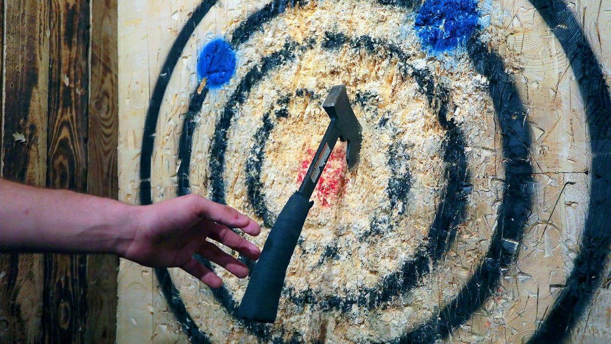 Axtwerfen: Neue Attraktion im Gelsenkirchener „Alma-Park“