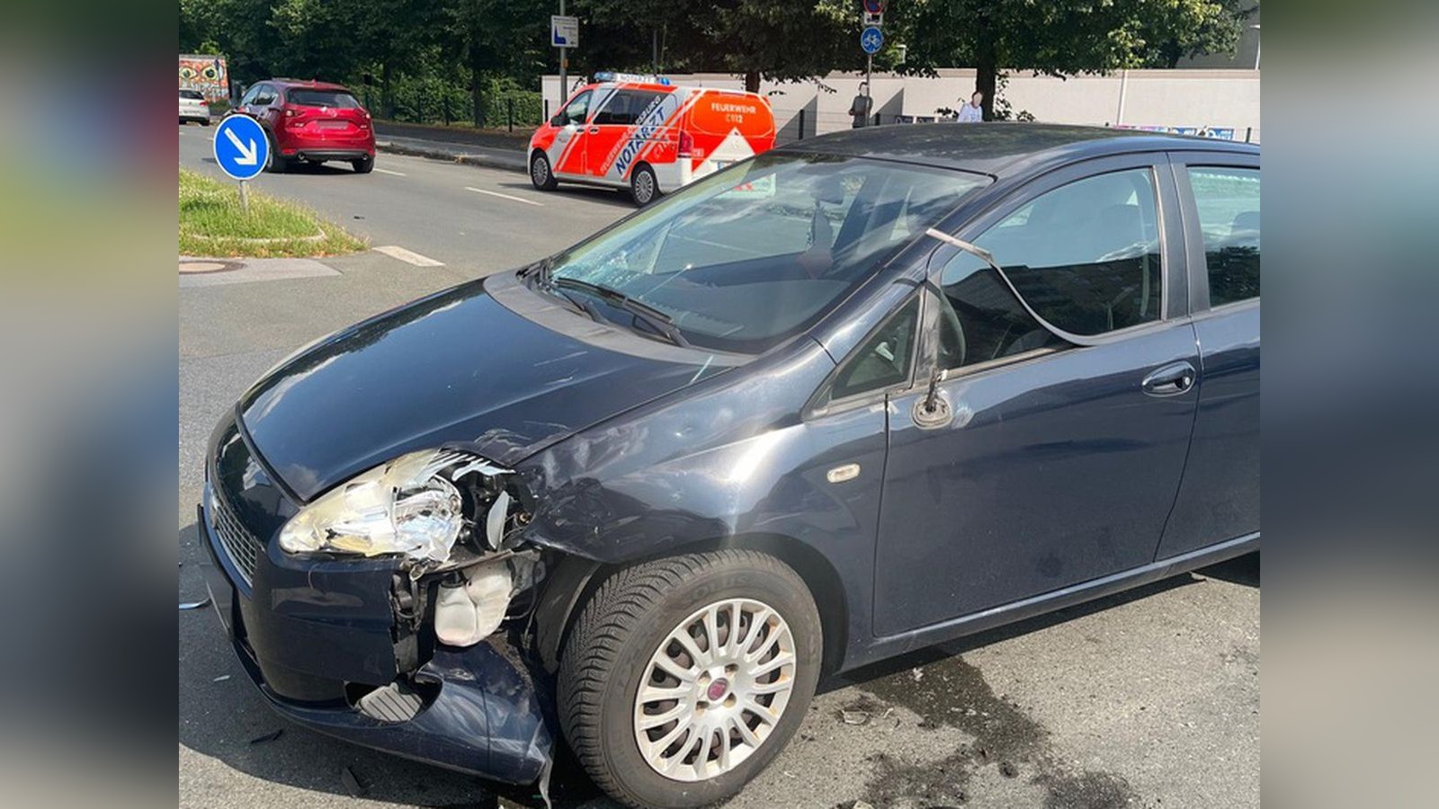 Motorradfahrer wird bei Unfall in Duisburg schwer verletzt