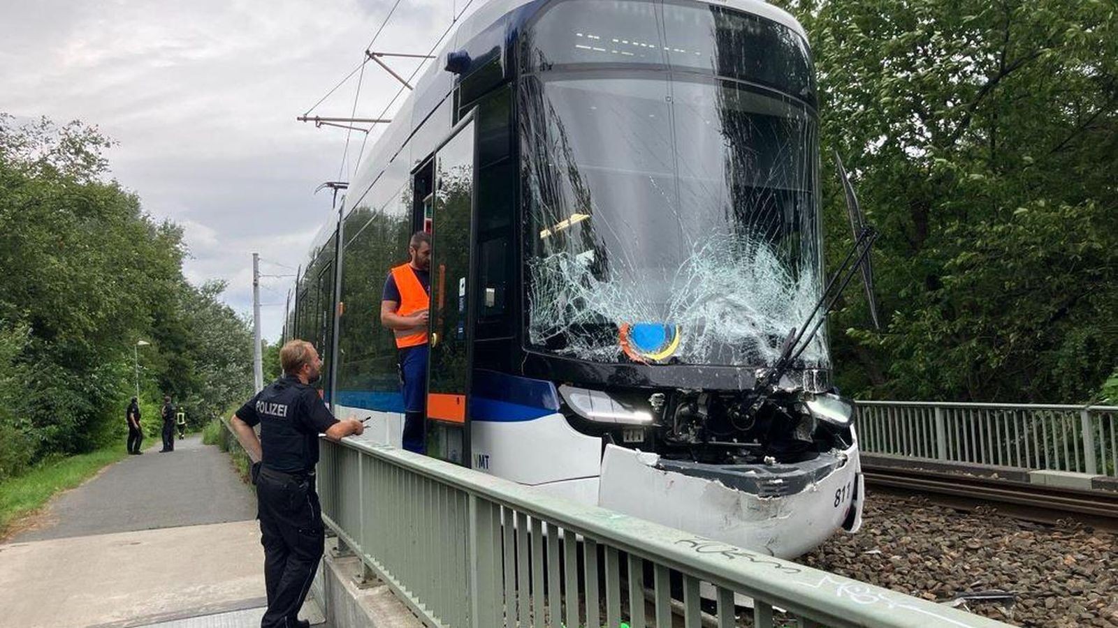 Schwerer Straßenbahn-Unfall in Jena: Zwölf Verletzte nach Auffahrunfall (mit Video)
