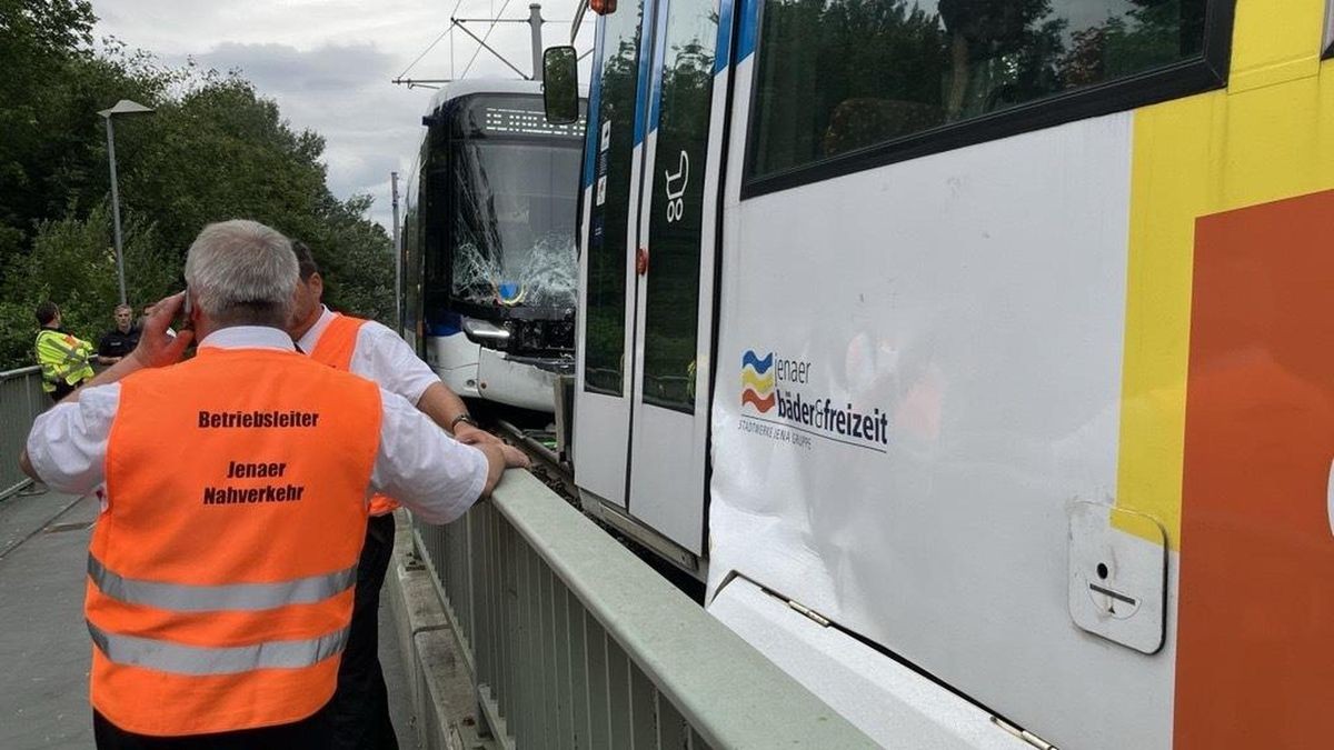 Schwerer Straßenbahn-Unfall in Jena: Zwölf Verletzte nach Auffahrunfall (mit Video)