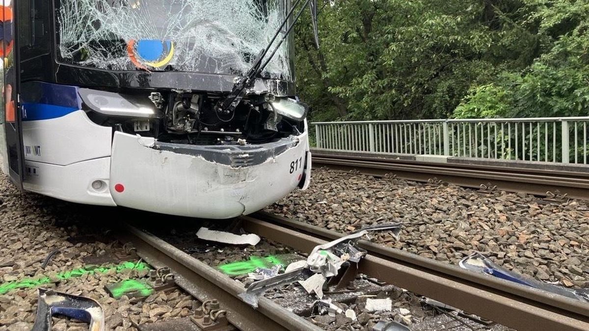 Schwerer Straßenbahn-Unfall in Jena: Zwölf Verletzte nach Auffahrunfall (mit Video)