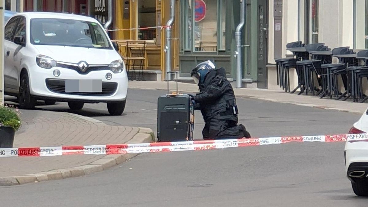 Bombenalarm in Erfurt: Herrenloser Koffer an der Rathausbrücke sorgt für Polizeieinsatz