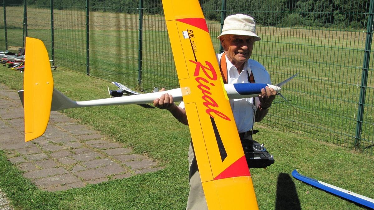 Ob 17 oder 84 Jahre alt: Modellflug fasziniert Generationen