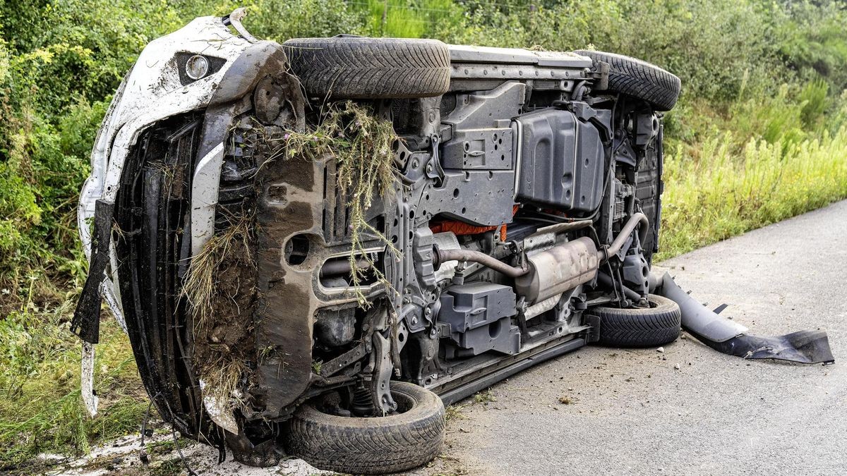 Schwerer Unfall auf A57: Person eingeklemmt – langer Rückstau