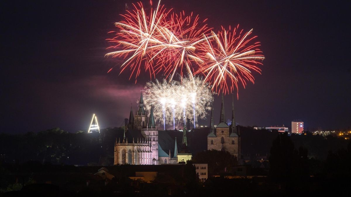 „Pyro Games 2024“ sorgen für faszinierende Bilder über Erfurt