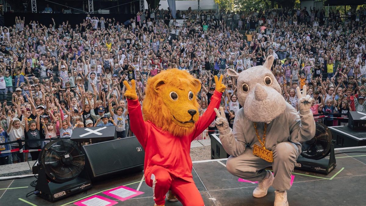 „Glücklich“ mit Dikka im Dinslakener Burgtheater