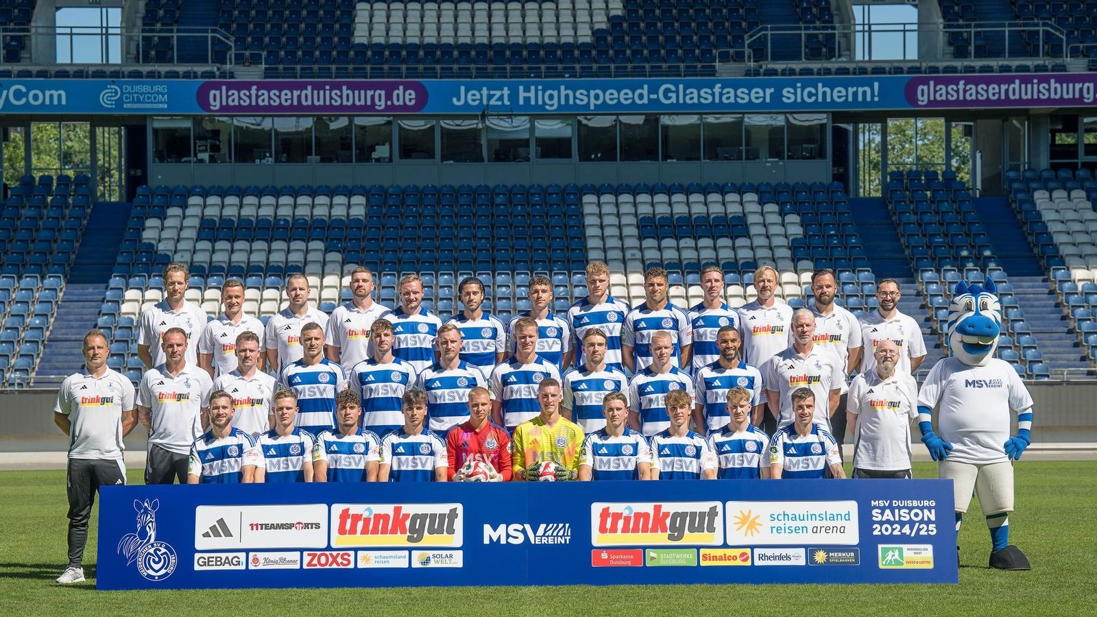 Endlich im Kasten: Das Mannschaftsfoto des MSV Duisburg