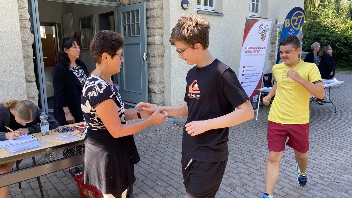 44 Schülerinnen und Schüler der Salzmannschule in Sömmerda joggen 190 ...