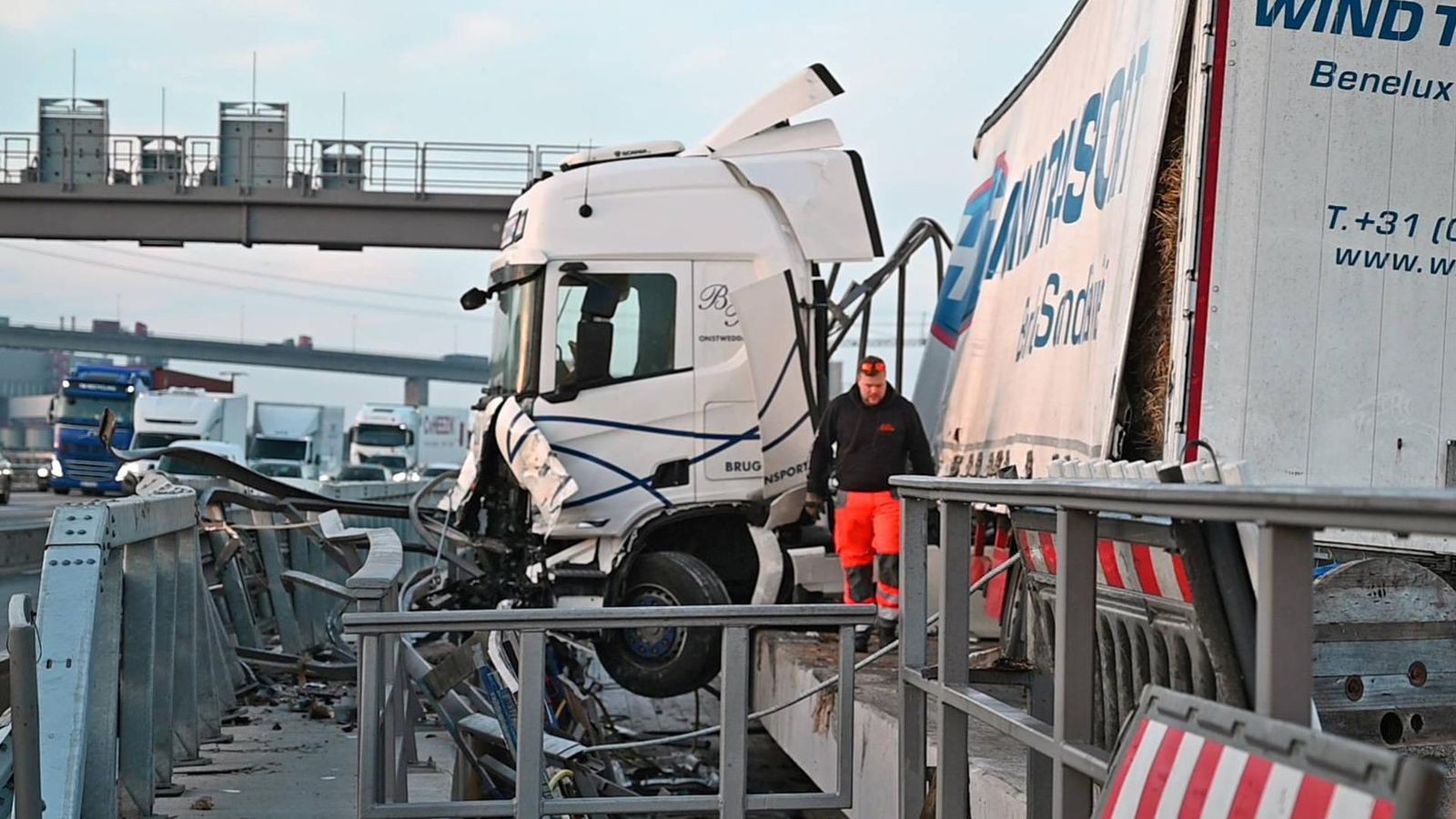 Verkehr Hamburg: Nach Lkw-Unfall – Verkehrsinfarkt auf A7, Chaos in der City