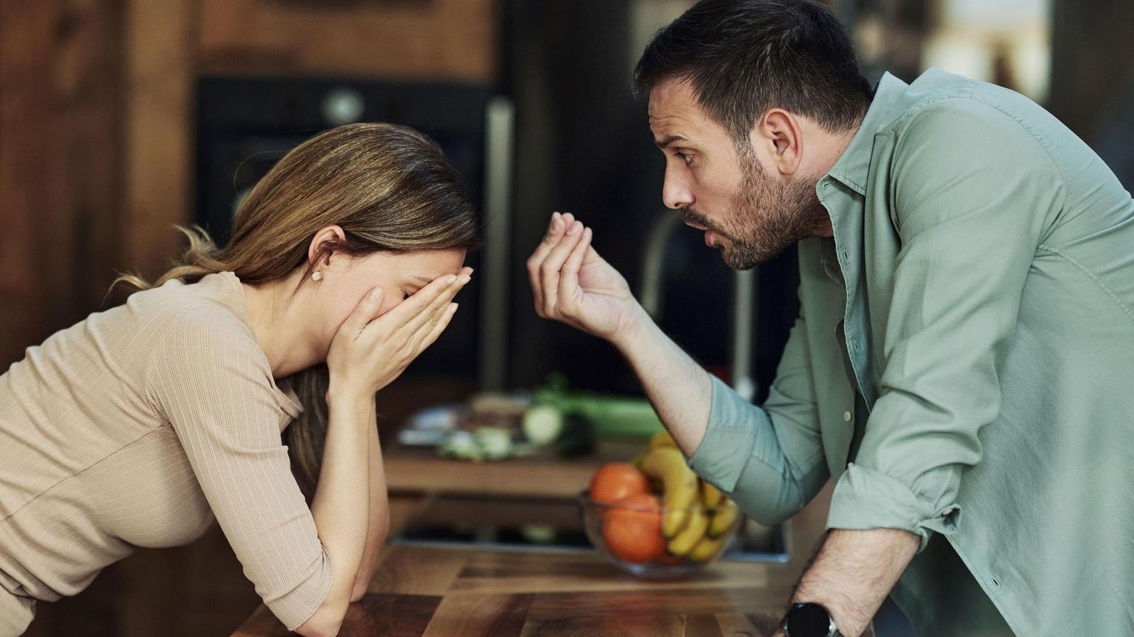 Beziehungstyp: Dominant oder devot? Expertin erklärt Bedeutung und Warnsignale