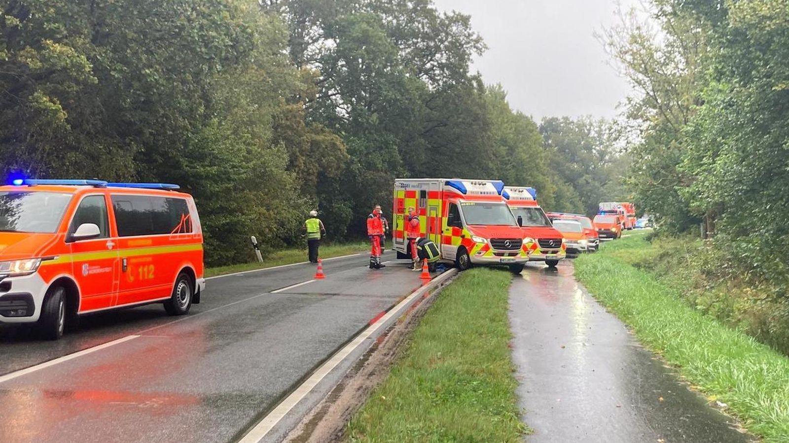 Norderstedt: Ersthelfer befreien Frau und Hund nach Unfall aus Auto