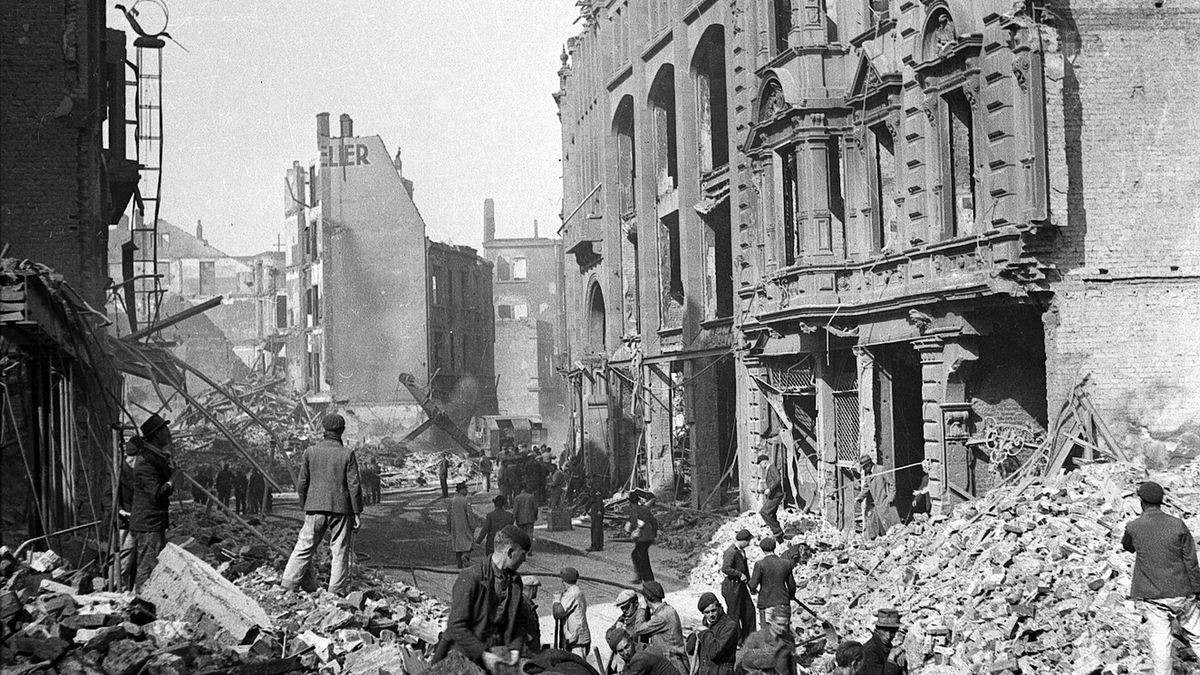 Hagen: Timo (7) findet Phosphor-Bombe beim Spielen im Wald