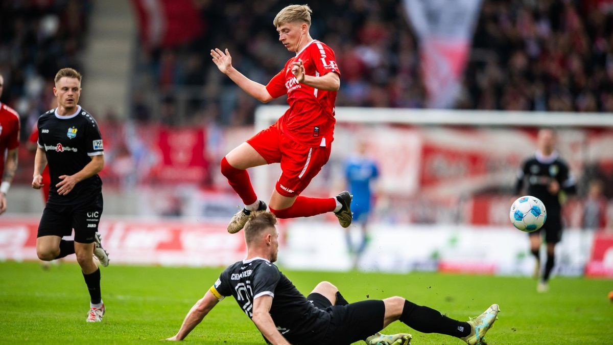 Erfurts Mittelfeldmann Wolf überrascht mit Aussage über Elfmeter gegen ...