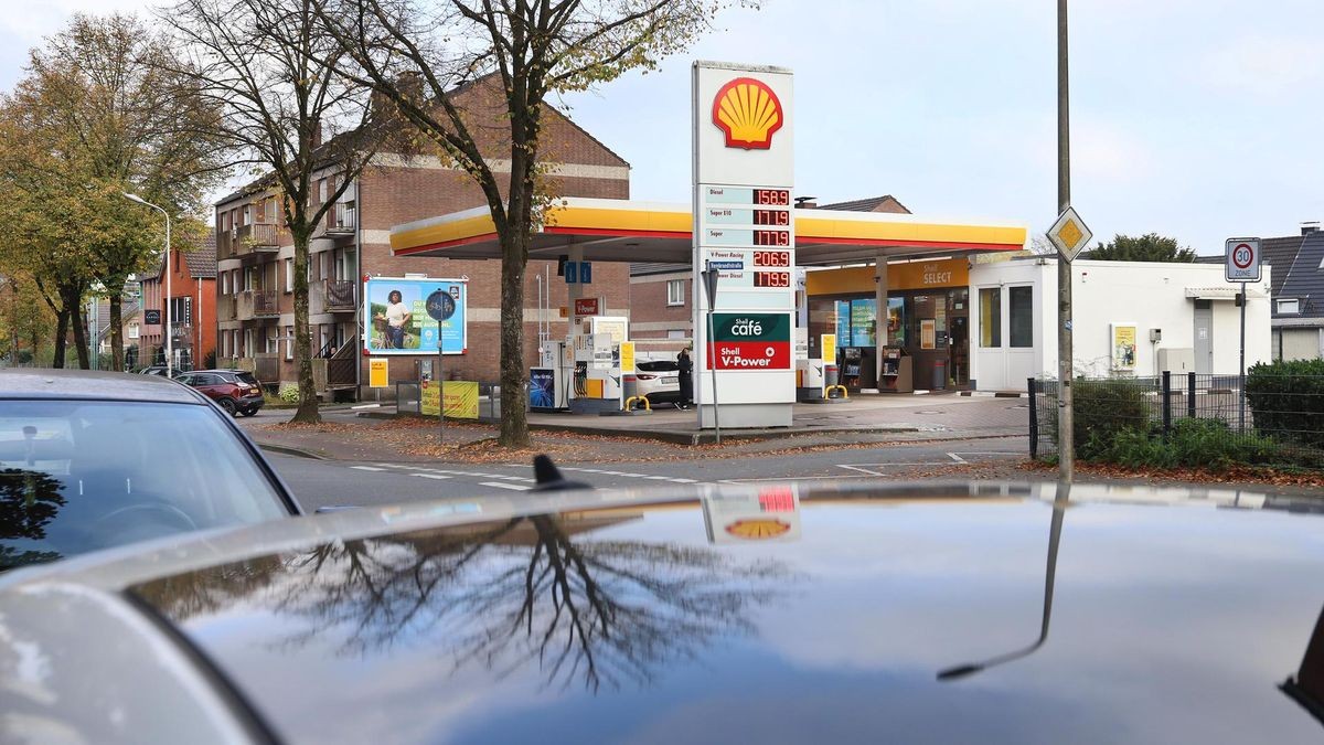 Tankbetrug in Kleve: Mit diesen Fotos fahndet die Polizei
