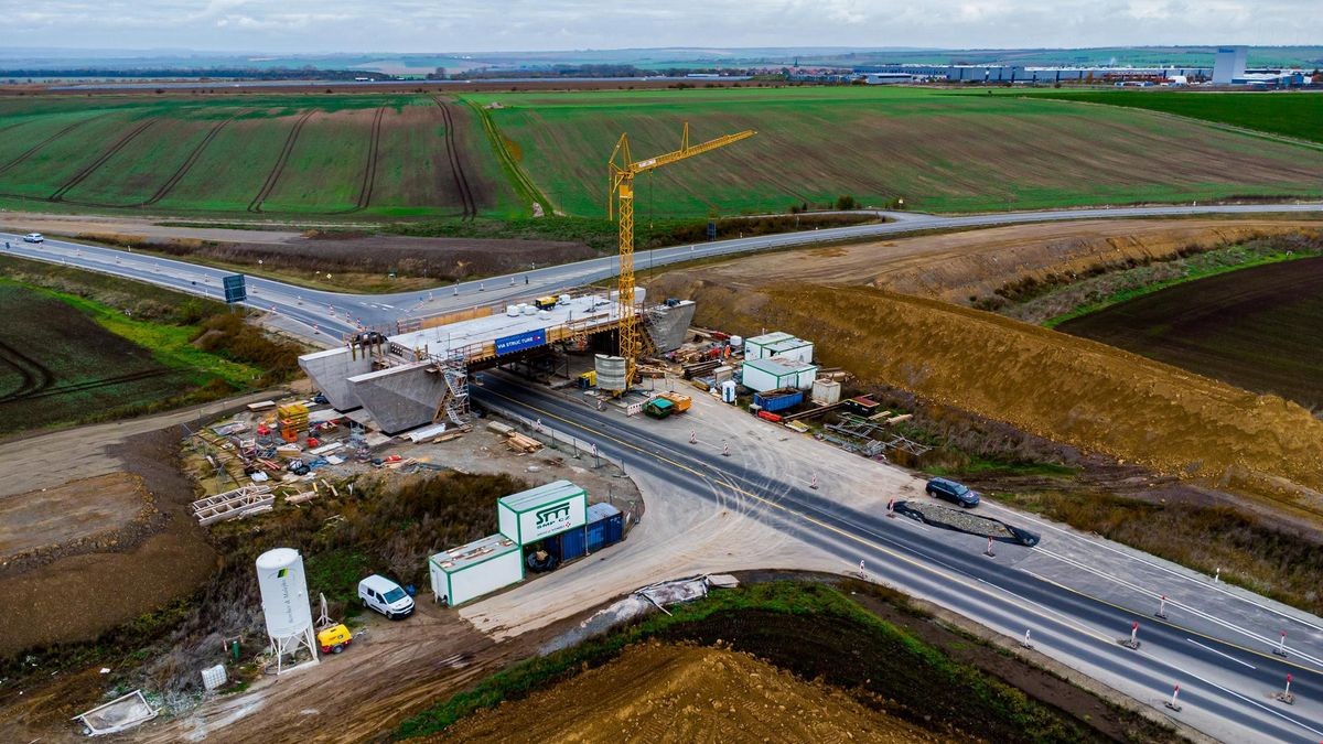 Per Drohne über die B247 im Unstrut-Hainich-Kreis – Video zeigt Mega ...