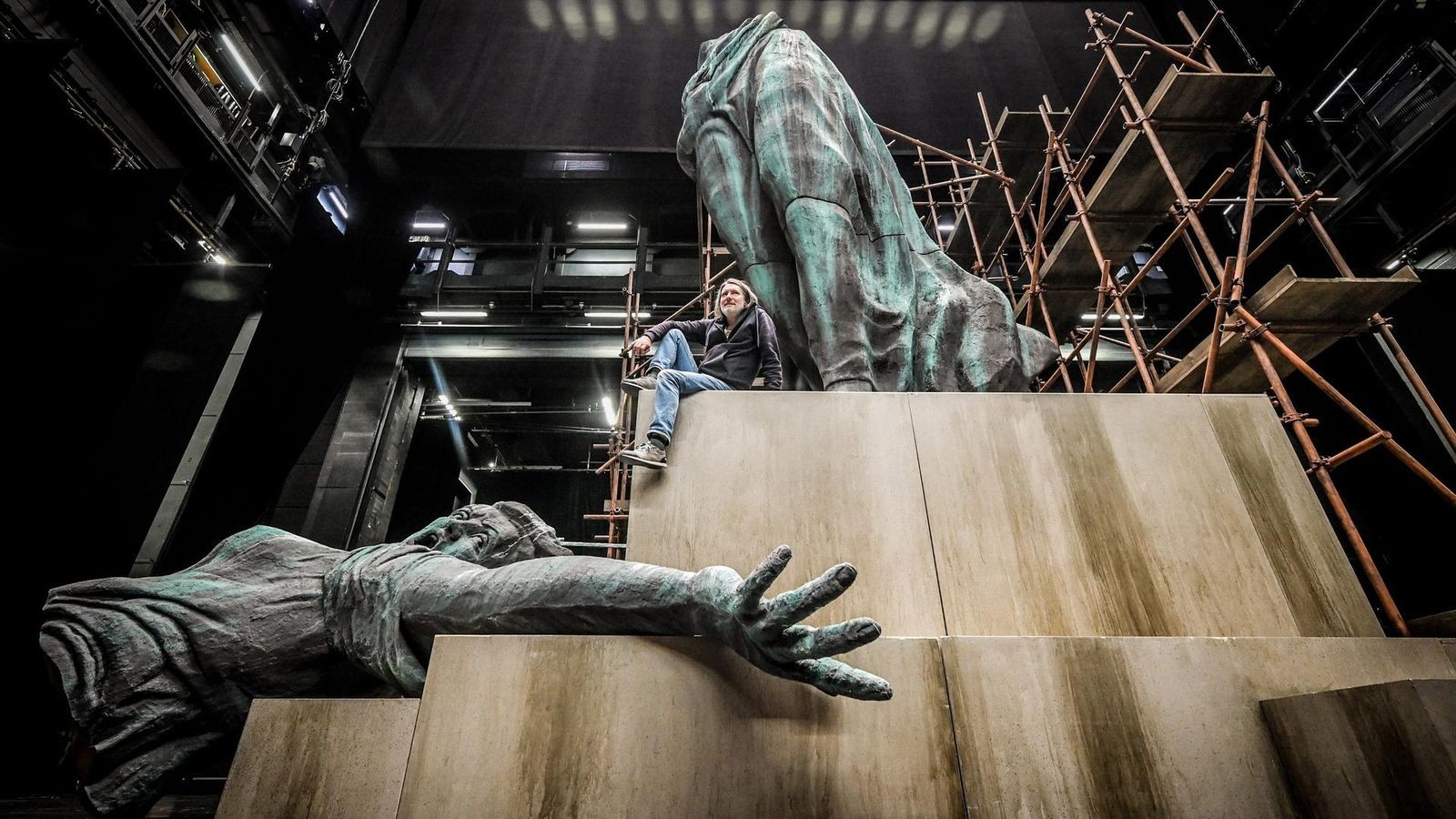 Verdi-Oper in Essen: Aalto-Bühne ziert riesige Sowjet-Statue