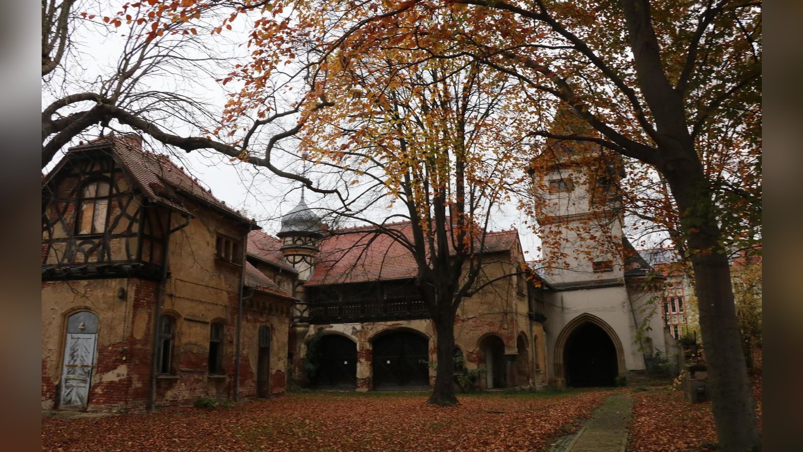 Hochzeiten und Café unterm Turm? Ideen für märchenhaftes „Kutscherhaus ... Hochzeiten und Café unterm Turm? Ideen für märchenhaftes „Kutscherhaus ...