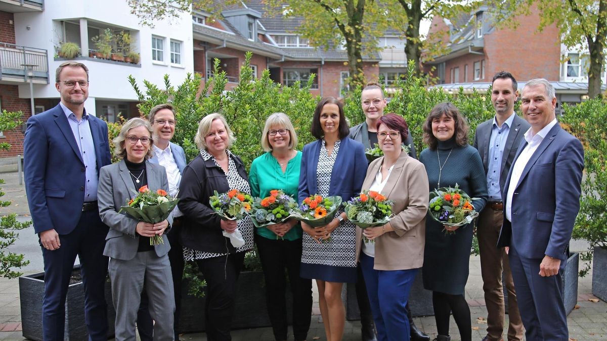 Volksbank ehrte treue Mitarbeiter: Claudia Seesing 40 Jahre dabei