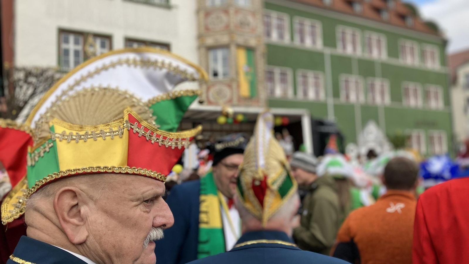 Karneval: Rudolstädter Rathaus-Sturm begann mit einem Marsch zum Marktplatz