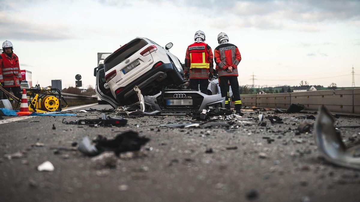 Schwerer Unfall auf A4 nahe Schmölln: Fahrerin verliert Kontrolle – Mann stirbt