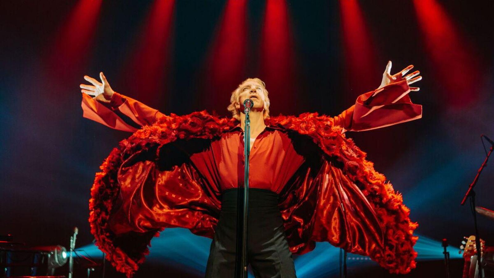 Der Mann, der vom Himmel fiel: Sven Ratzke singt David Bowie