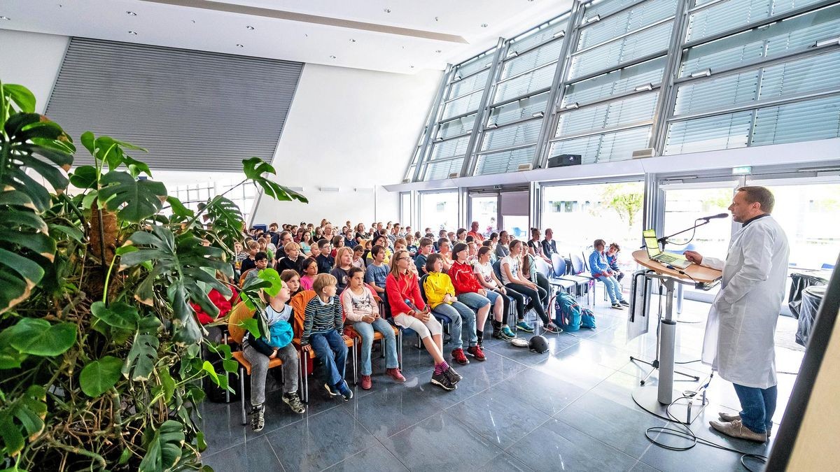 Weimar: Ausgebuchte Kinderuni im Klinikum