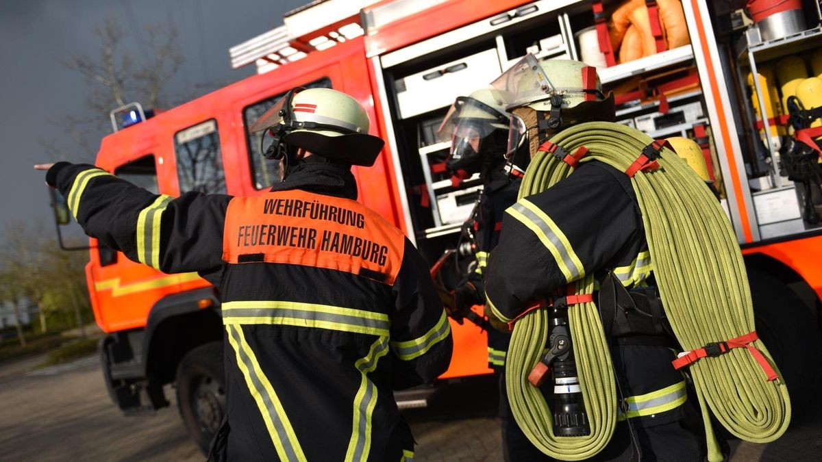 Feuerwehr Hamburg: Vier Schwerverletzte bei Brand in Wohnhaus – dramatische Rettung