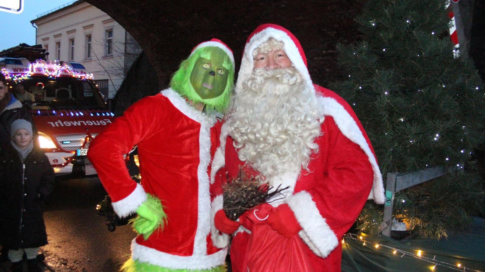 Feuerwehr bringt Licht und Freude nach Weida