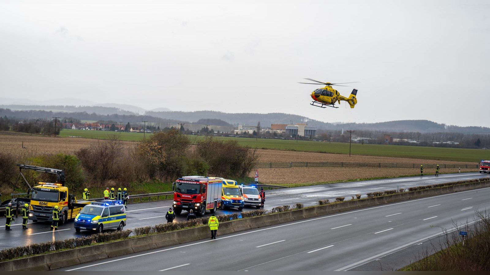 Schwer verletzte Person und hoher Sachschaden bei Unfall auf A4