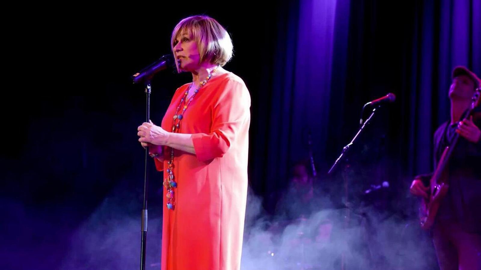 Mary Roos verabschiedet sich emotional in Duisburg