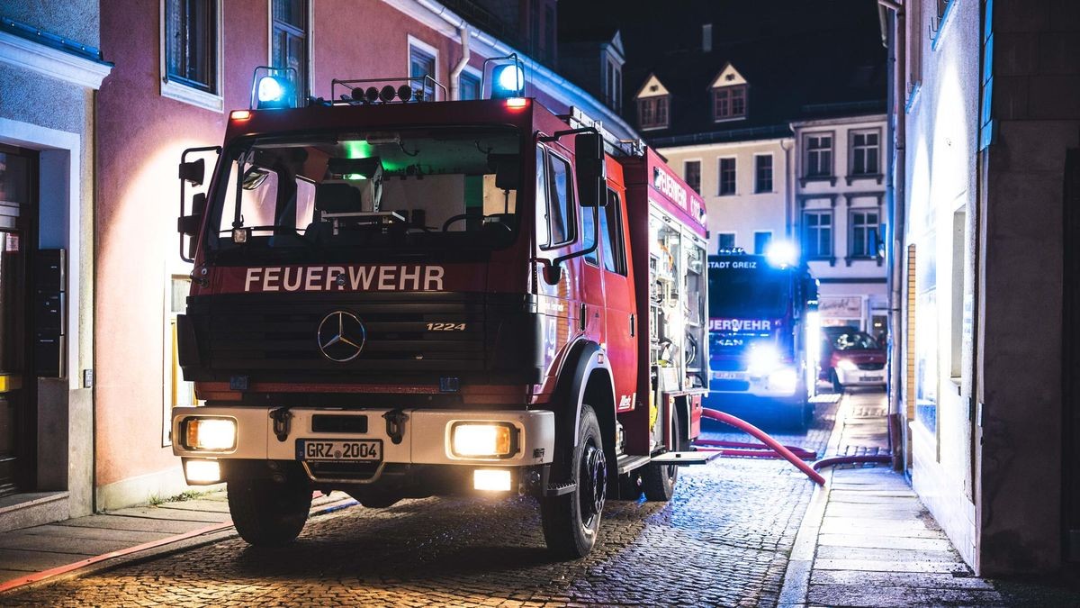 Großbrand in Greiz: Bewohner nach wie vor verschwunden (Update)
