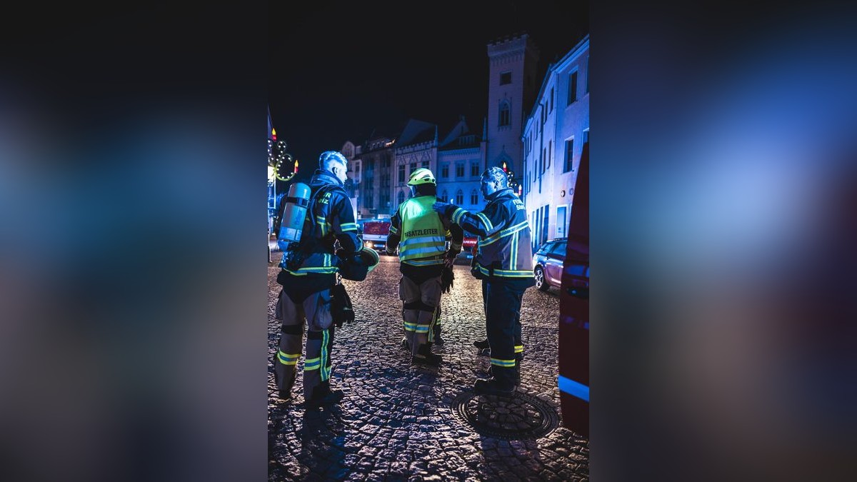 Großbrand in Greiz: Bewohner nach wie vor verschwunden (Update)