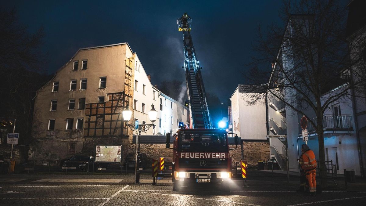 Großbrand in Greiz: Bewohner nach wie vor verschwunden (Update)