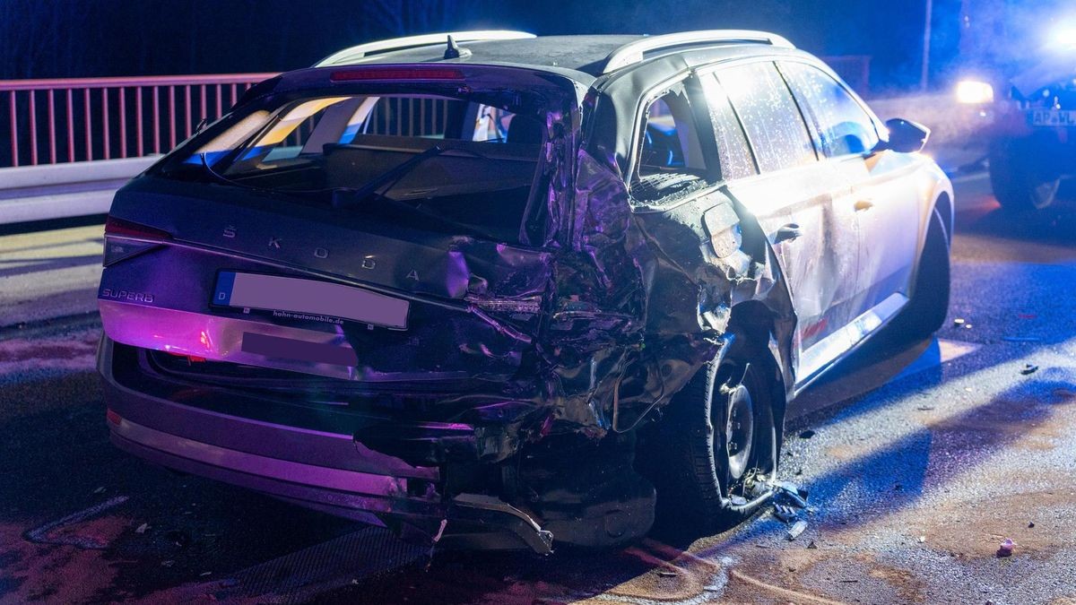 Schwerer Unfall auf A4: Transporter kracht in Kombi - vier Verletzte