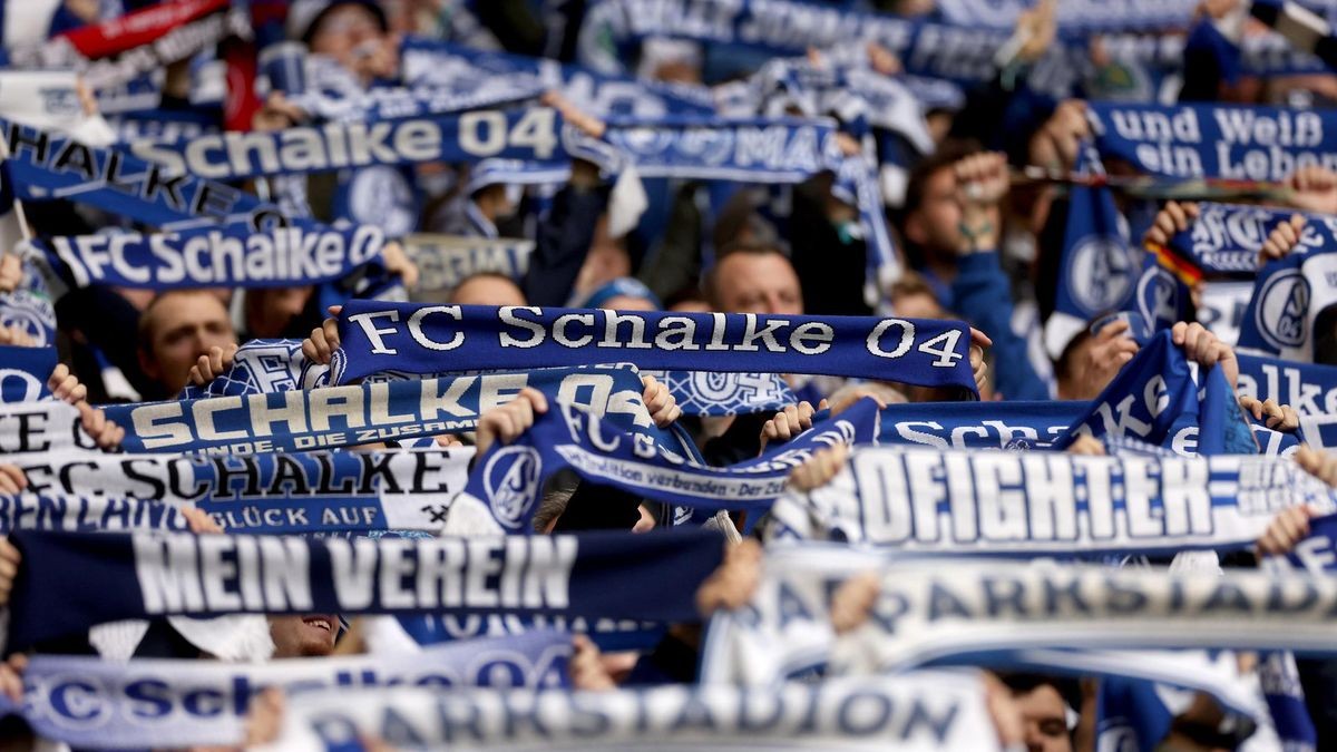 Bahn mit Sonderzug: So viele Fortuna-Fans sind auf Schalke dabei