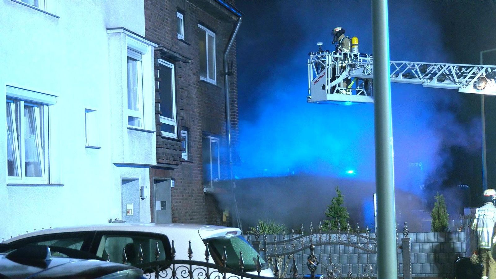 Feuer in Duisburger Mehrfamilienhaus: Zwei Bewohner gerettet