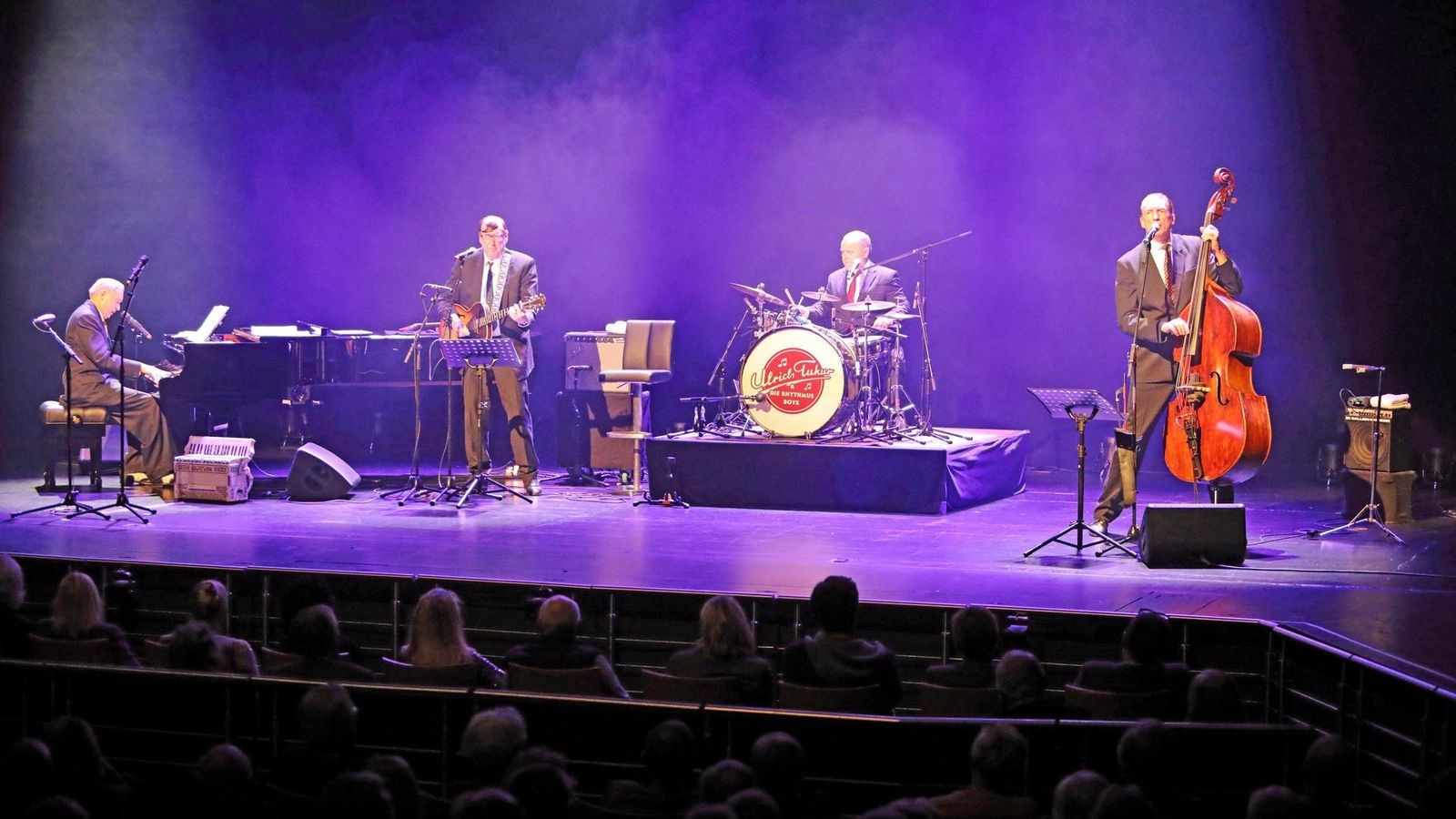 Ulrich Tukur und die Rhythmus Boys – Hauptsache gute Laune