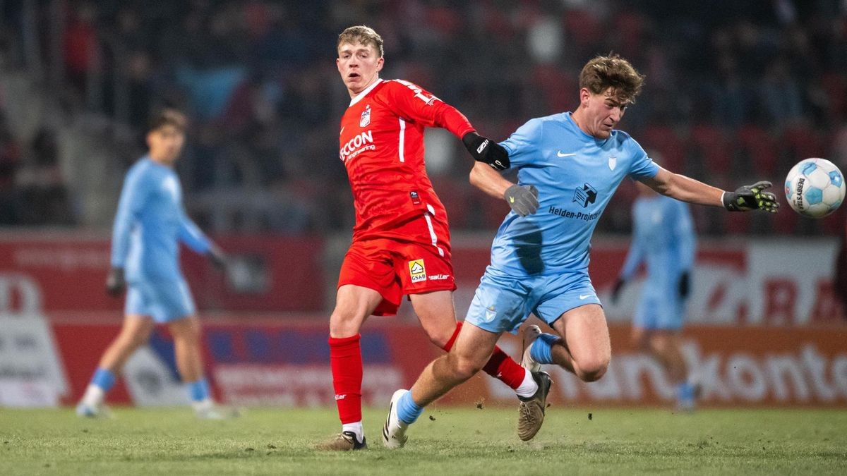 FC Rot-Weiß Erfurt: Regisseur Wolf schaut nach oben