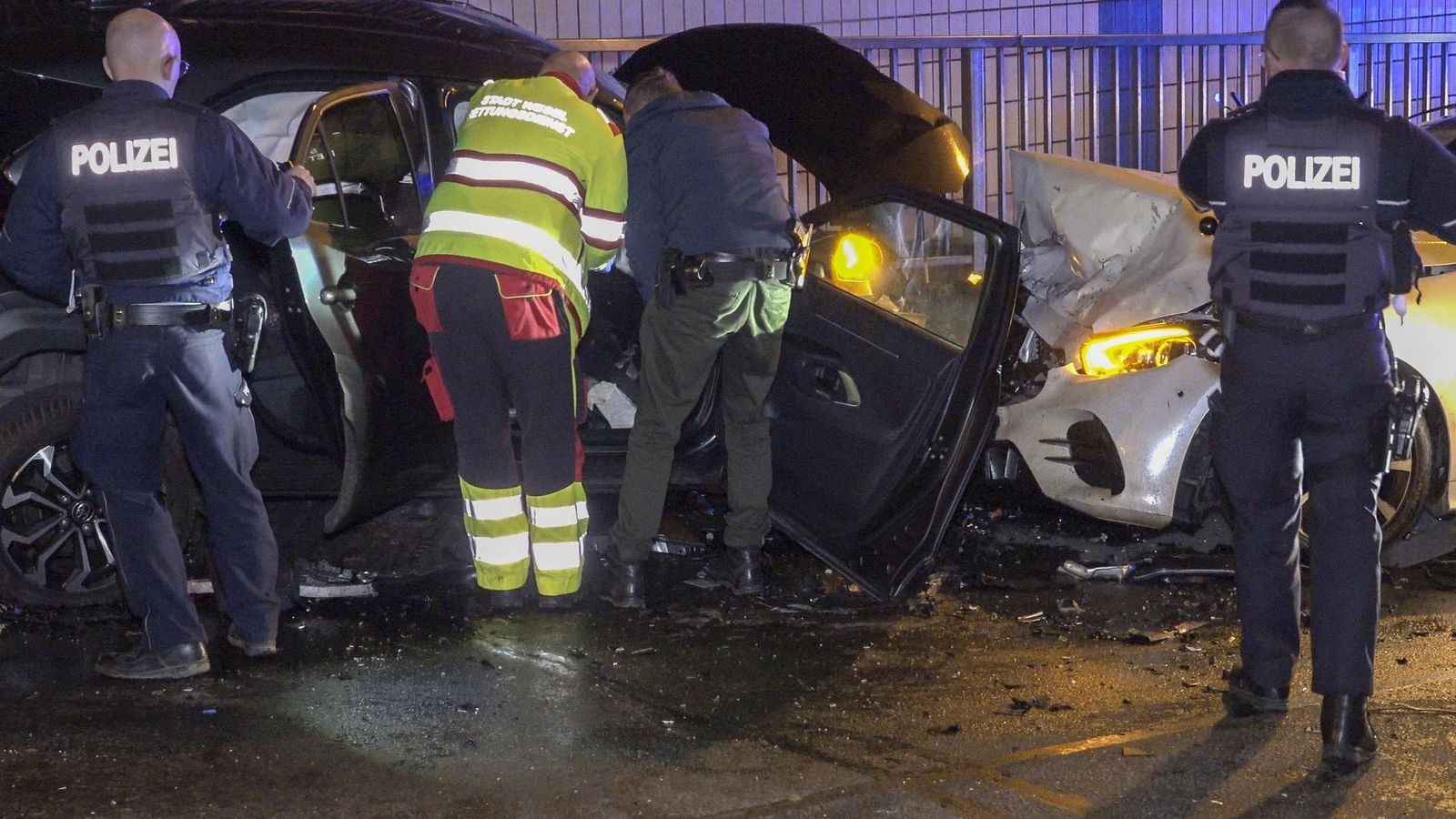 Schwerer Unfall in Wesel: Frau (67) stirbt nach Pkw-Kollision