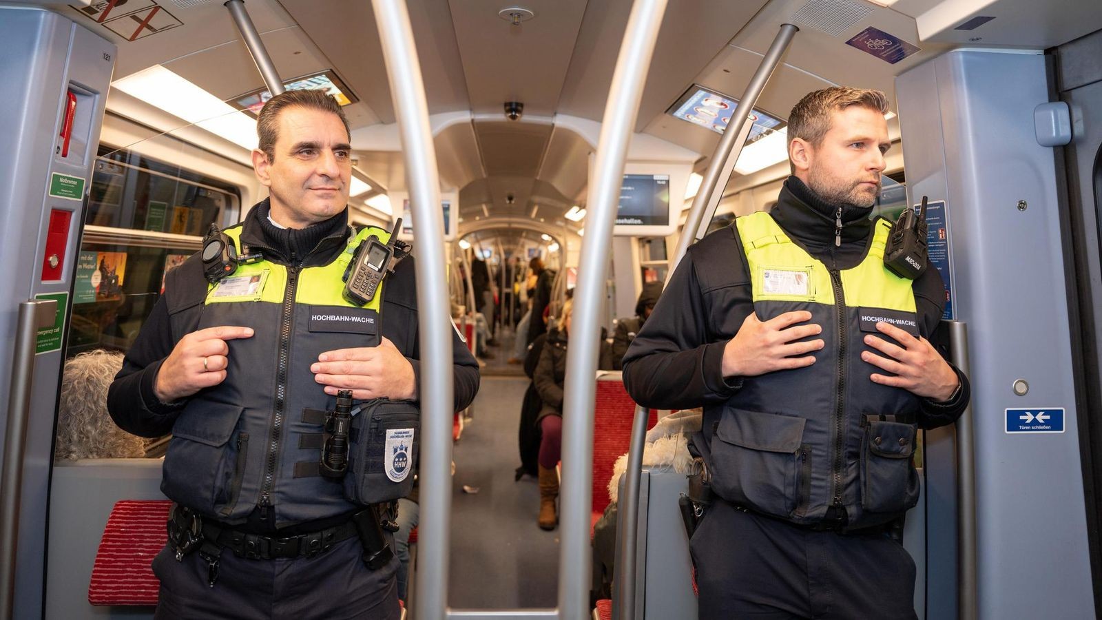 Hamburg: Waffenverbot in U-Bahnen – unterwegs mit der Hochbahn-Wache